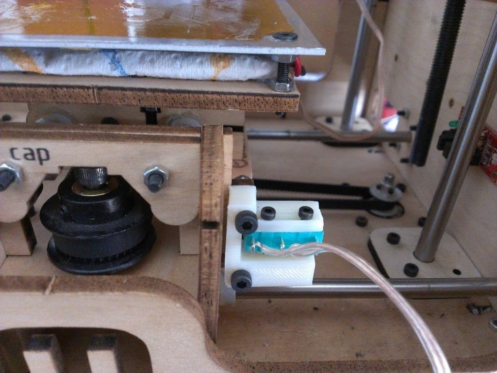 Free 3D file Makerbot Cupcake Limit Switch Mount・3D printer design to ...