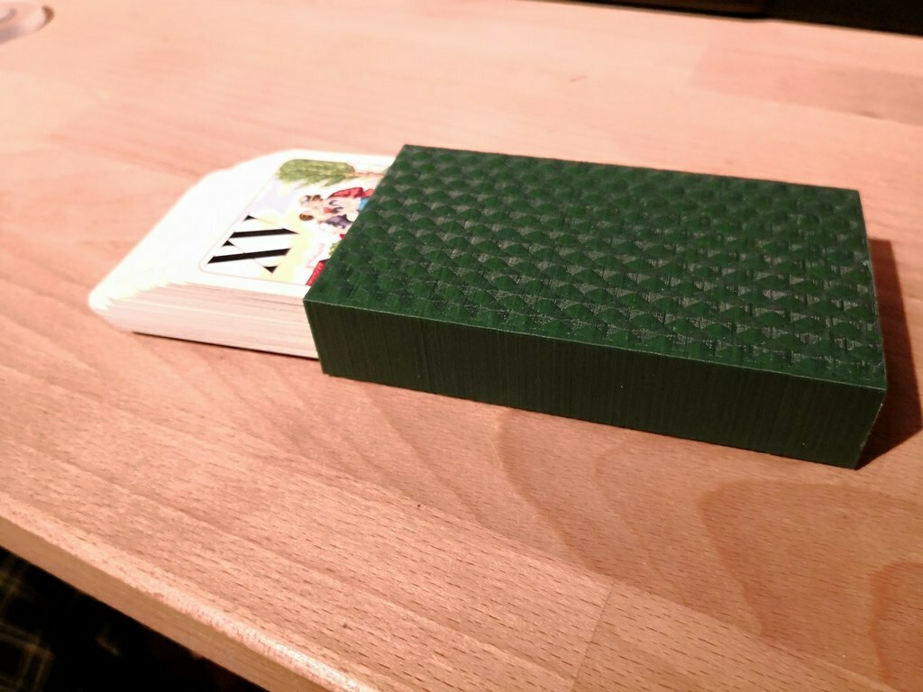 Free 3D file Parametric Facet Box for Cards 📦・3D print model to ...