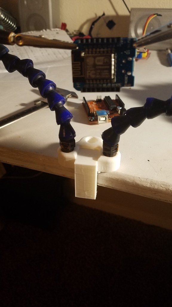 Free 3D file helping hands with clamp remix 🤲・Model to download and 3D ...