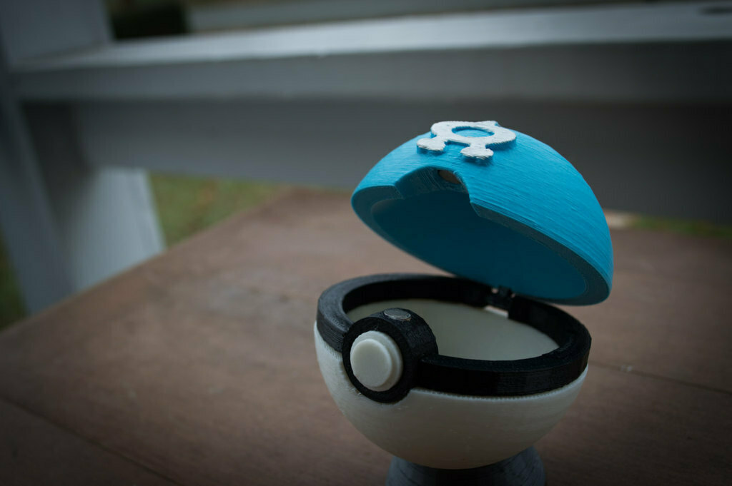 Free 3D file Team Aqua Pokeball, with magnetic clasp・Object to download ...