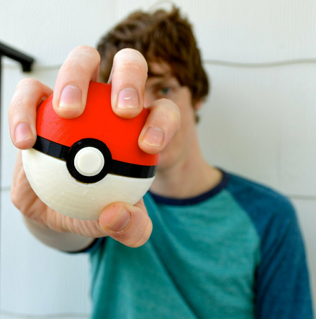 Free 3D file Team Aqua Pokeball, with magnetic clasp・Object to download ...
