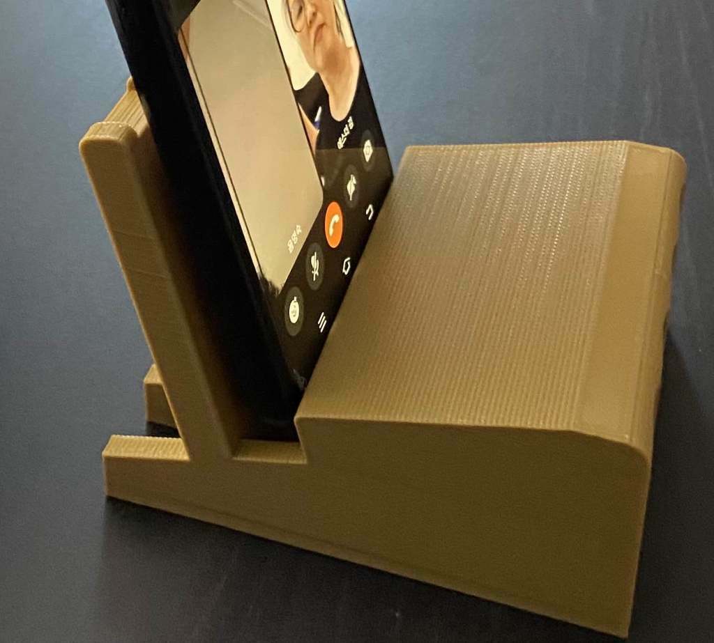 Free 3D file Chair Phone Stand with Sound Horn・3D printer model to ...