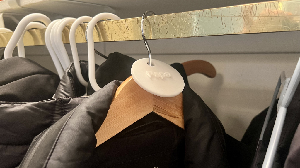 Free 3D file Customizable Hanger Tag 🏢・3D printer model to download・Cults