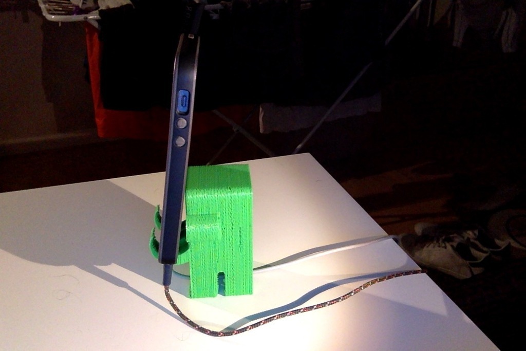 Free 3D file iphone stand MAMMOTH・3D print design to download・Cults