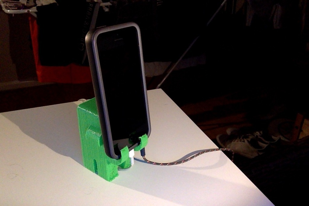 Free 3D file iphone stand MAMMOTH・3D print design to download・Cults