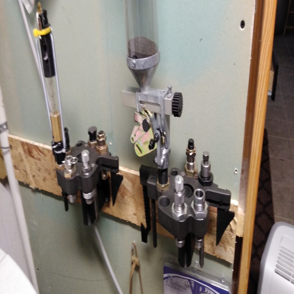 3D file Dillon 1050 Tool Head Wall Mount・3D printer model to download・Cults