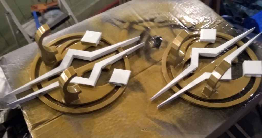 Free 3D file Ahsoka Tano GE Saber Hanger (large hooks)・Model to ...