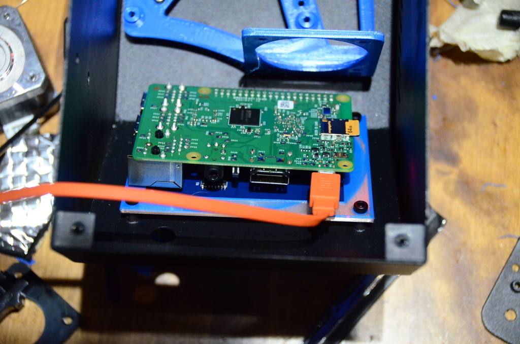 Free 3D file Back bracket for 3.5" RPi Display to Creality Slim Box・3D ...