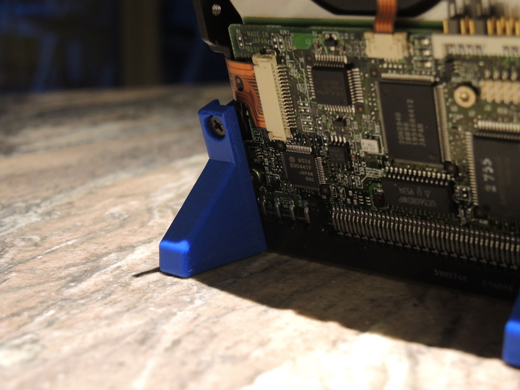 Free 3D file 3.5" HDD feets 🚩・3D printer model to download・Cults