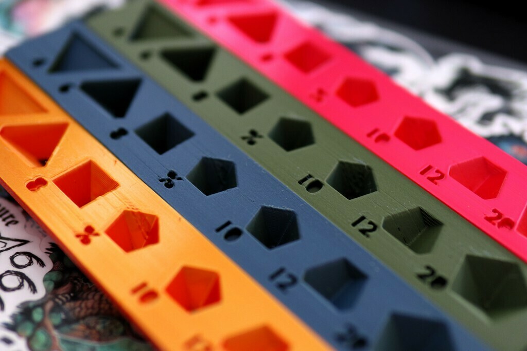 Free 3D file DnD Dice Display with d value 🎲・3D printable object to ...