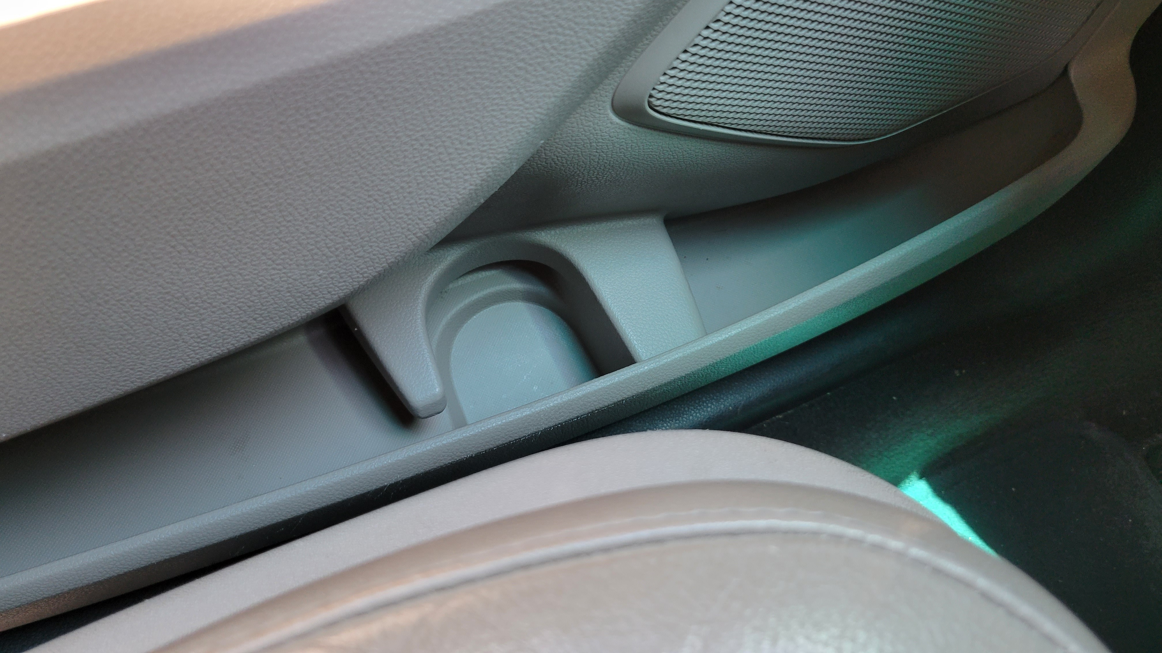 Free 3D file Slim Can Cupholder Adapter - 2012 Ford Explorer・3D printer ...
