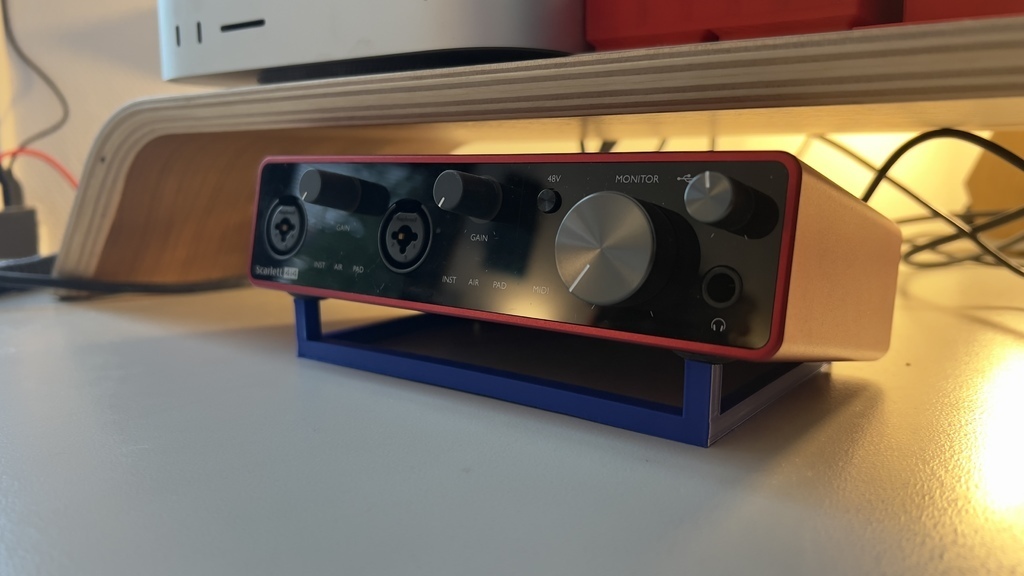 Free 3D file Focusrite Scarlet 4i4 - Angled desk stand・3D print model ...