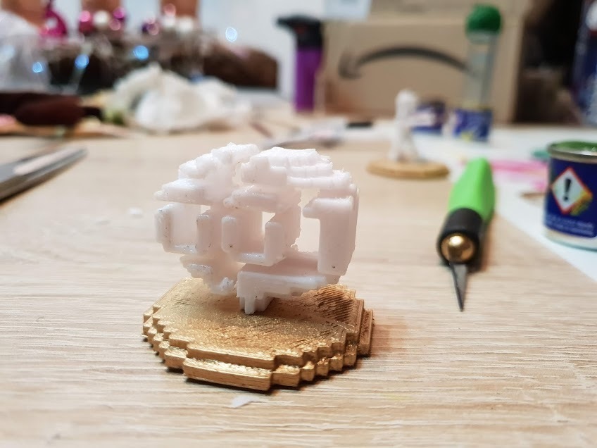 Free 3D file Paradroid - 8 Bit figure・3D print design to download・Cults