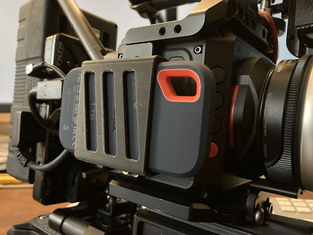 Fichier 3D gratuit Z-Cam Nato Rail Sandisk SSD Holder・Plan pour ...