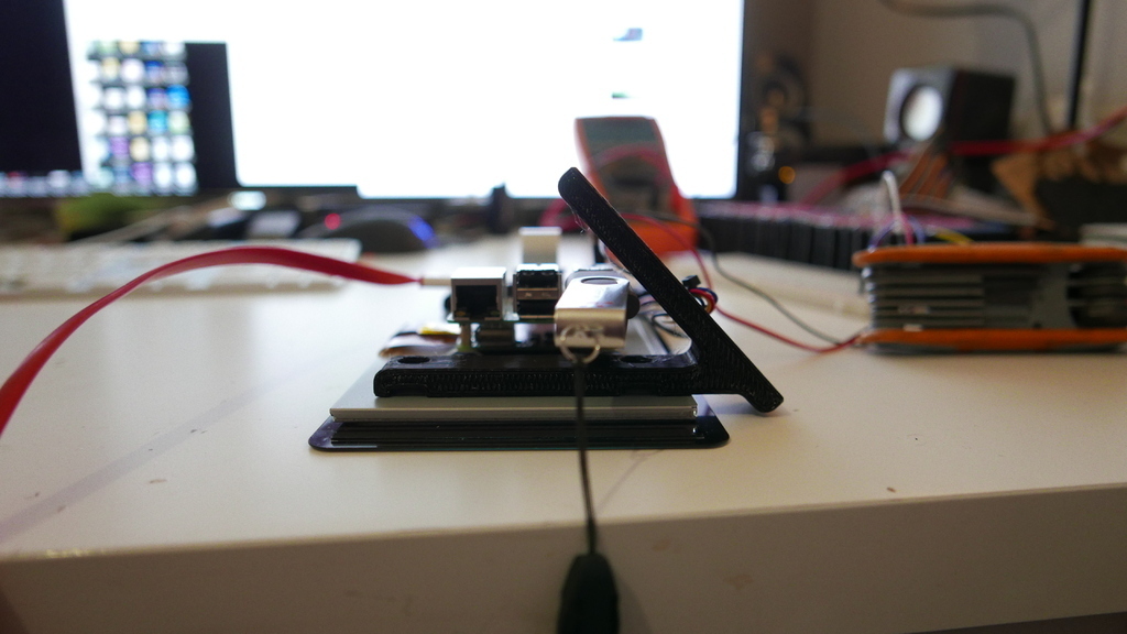 Free 3D file Raspberry Pi 7 inch LCD stand・Design to download and 3D ...