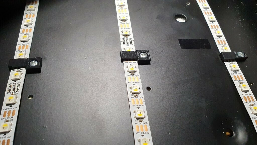 Free 3D file screwable LED holder・3D print object to download・Cults