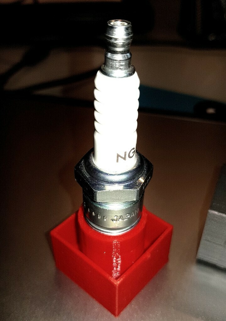 Free 3D file 'De Kompanie Bougie' spark plug holder・3D printing model ...