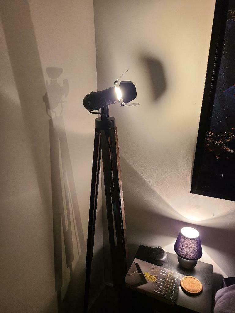 Free 3D file Tripod Industrial Cinema Lamp・3D print model to download・Cults