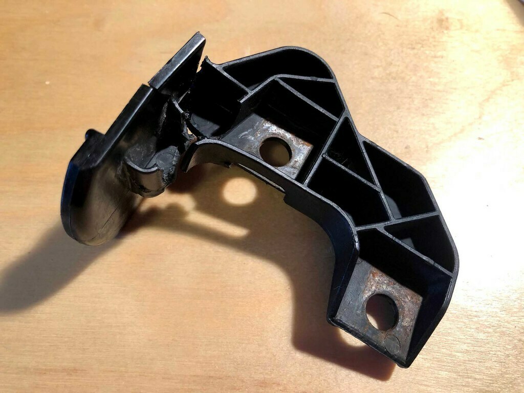 Free 3D file front bumper supports for BMW E39 👽・3D printable object to ...