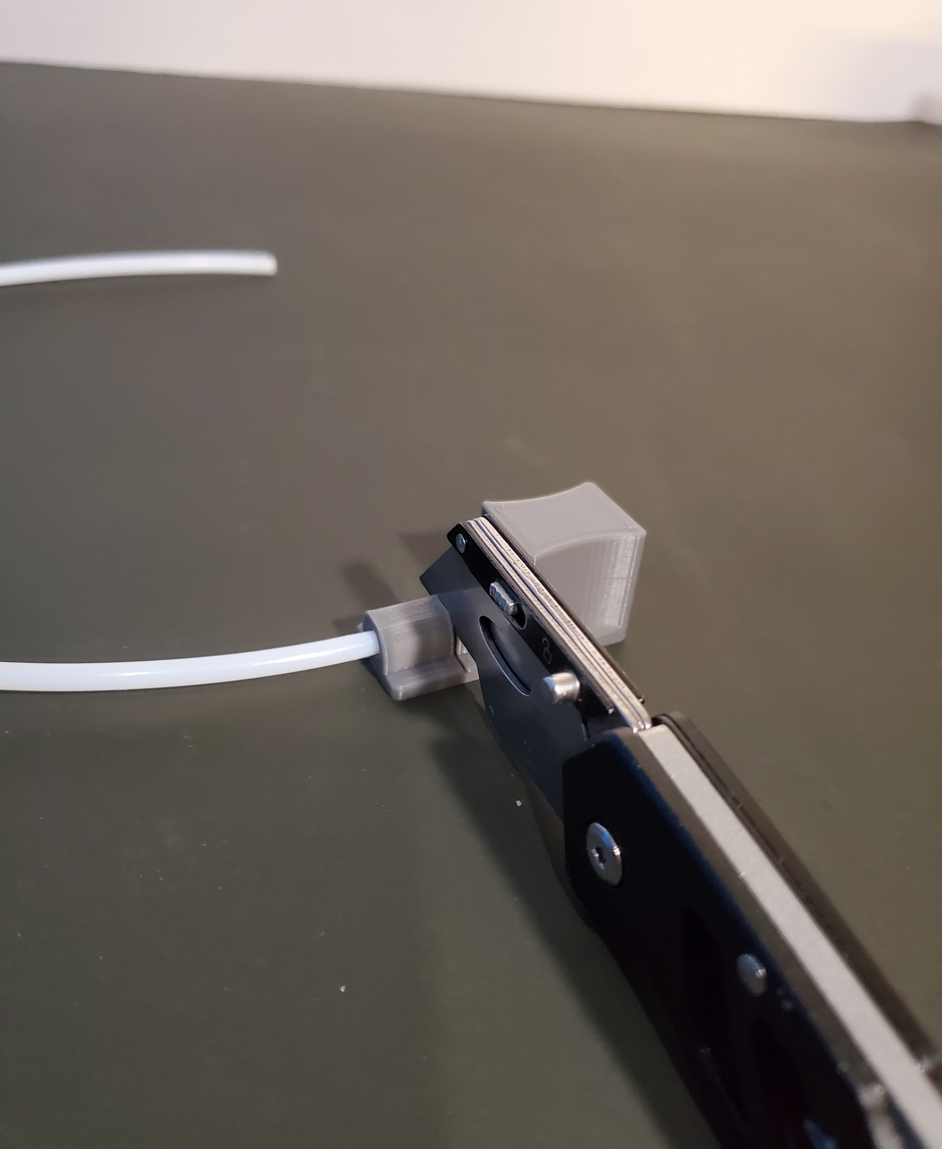 Free 3D file PTFE Tube Cutter Assistant 👽・3D printing template to ...