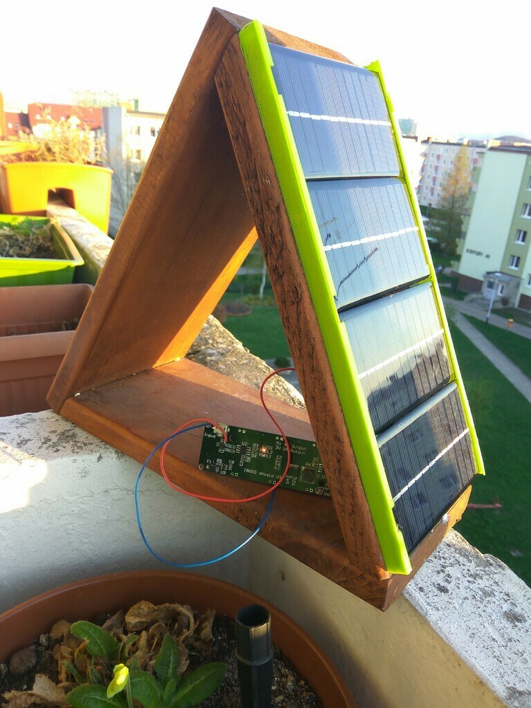 Free 3D file solar panel holder・Model to download and 3D print・Cults