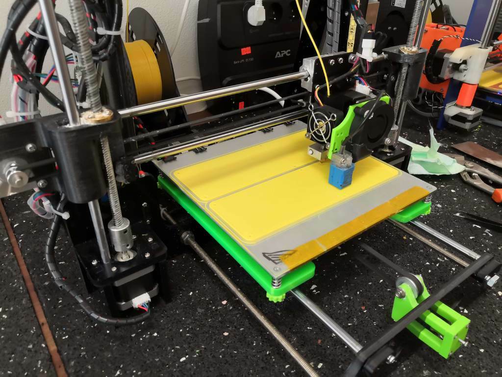 Free 3D file TRONXY P802 or ANET A8 holder bed 220x220 8mm full printed・3D print design to ...
