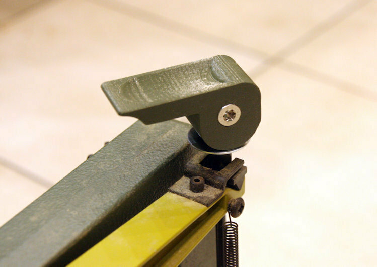 Free 3D file Eccentric quick-release fastener for scroll saw DS460 ...