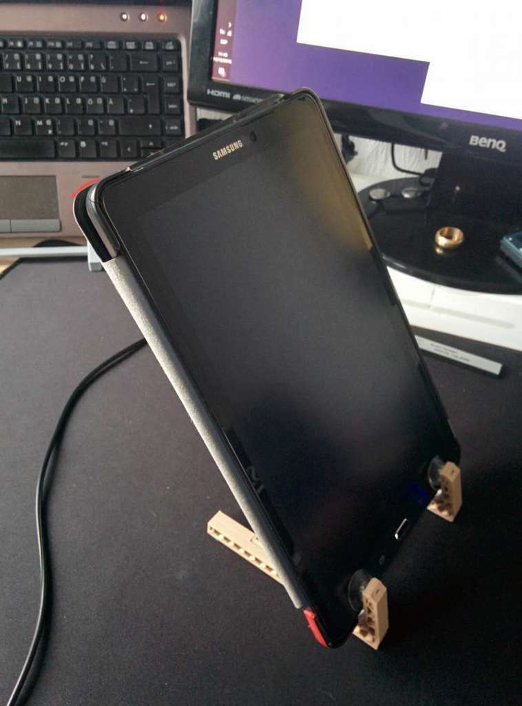 Free 3D file Foldable tablet Stand・3D printable design to download・Cults