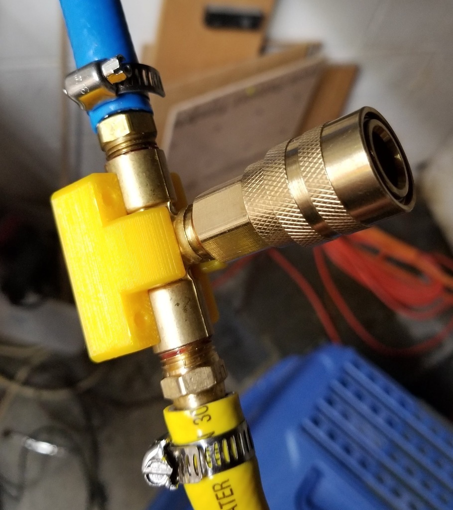 Free 3D file 1/4 in. Female Brass Pipe T-Connector Wall Bracket・Object ...