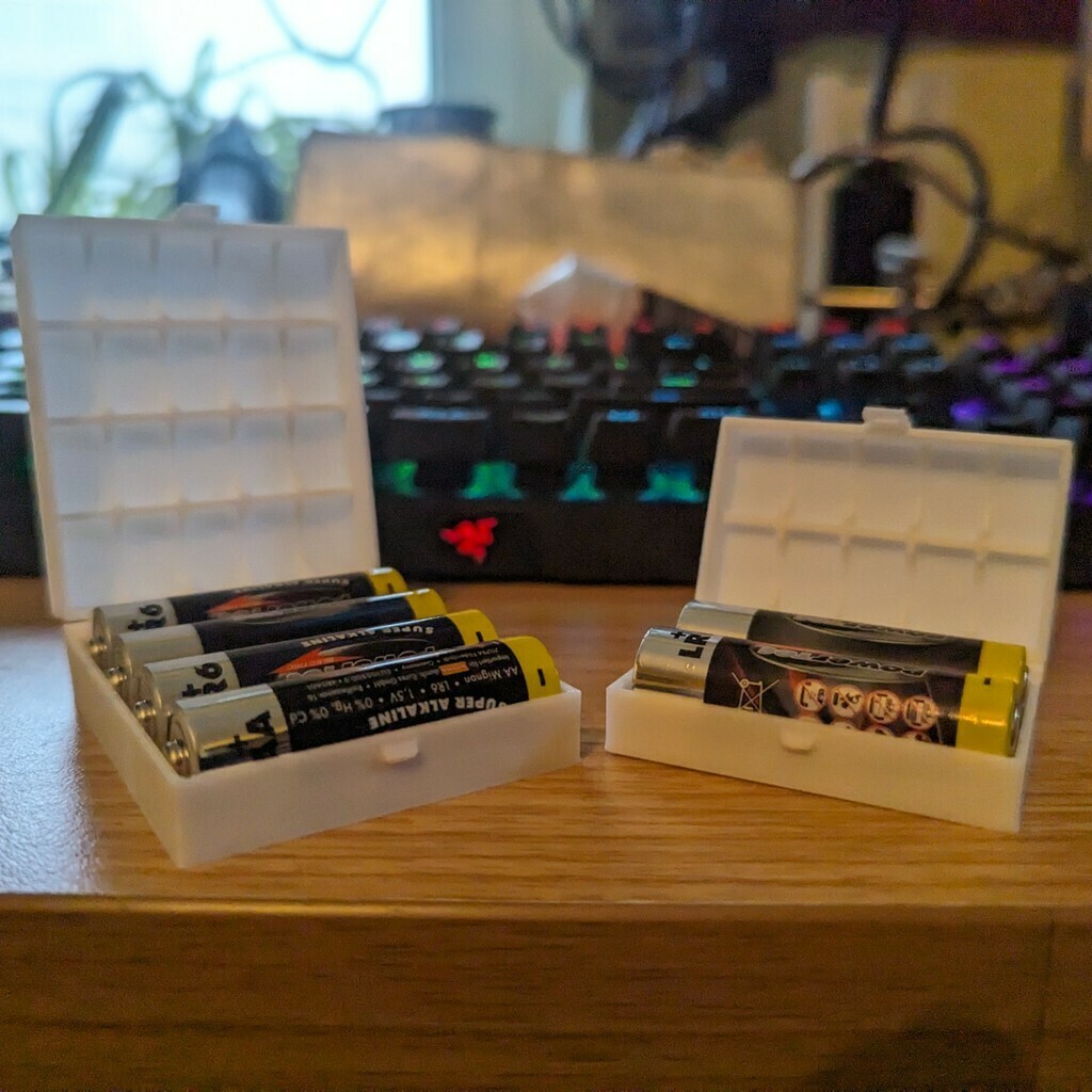 Fichier STL gratuit R6 / AA Battery Box - Hinge Print in Place 🔋・Objet ...