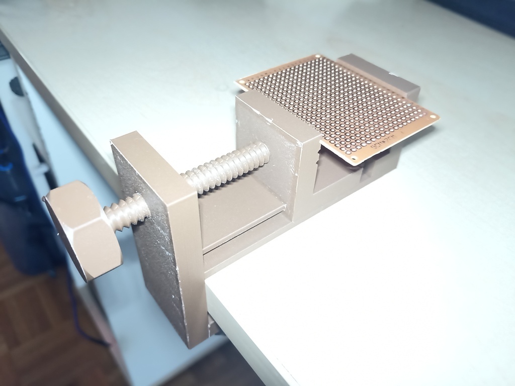 Free 3D file PCB Clamp 🗜️・3D printing design to download・Cults