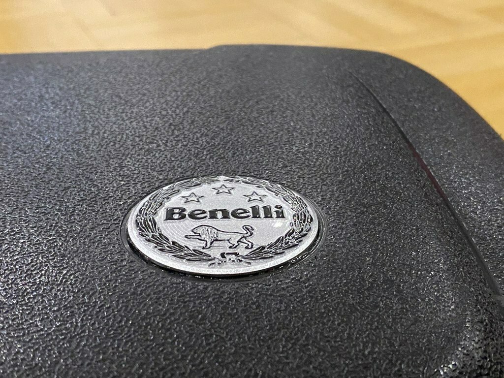 Archivo 3D gratuito Hepco & Becker Junior für Benelli Logo für TRK 502x ...