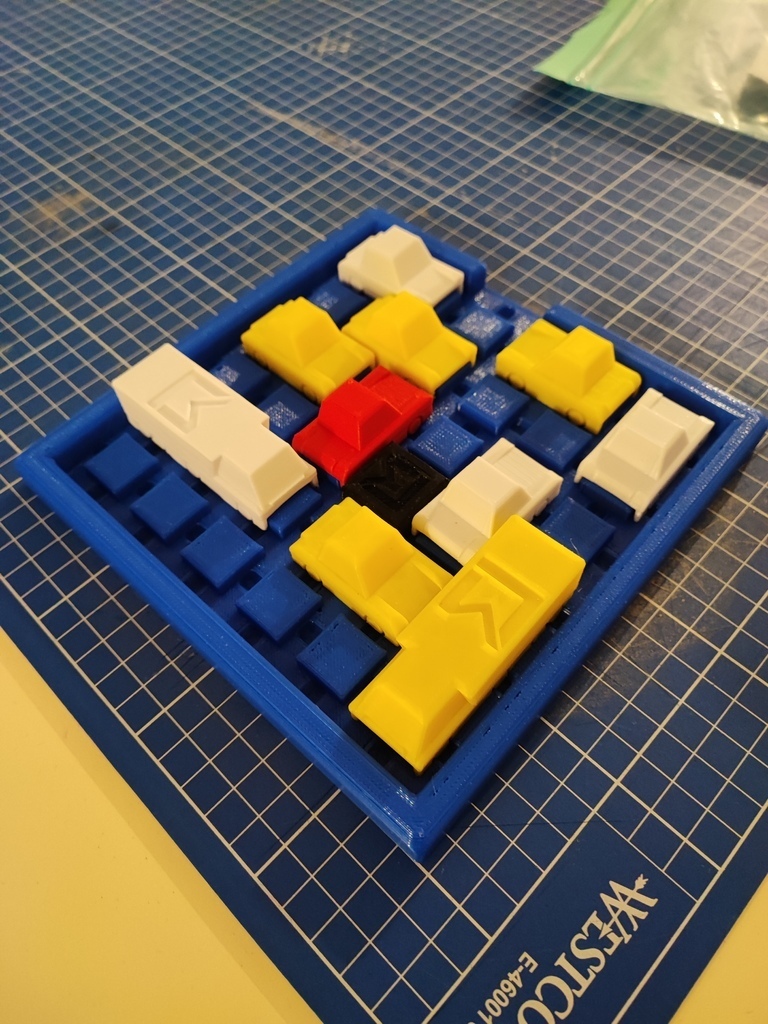 Free 3D file Rush Hour table game・3D printing design to download・Cults