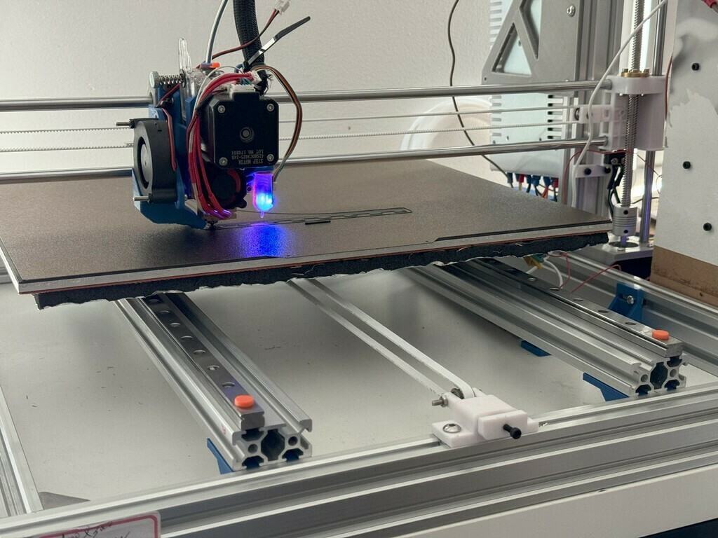 Free 3D file Y axis adjustable cable chain fixation 🔌・3D printable ...