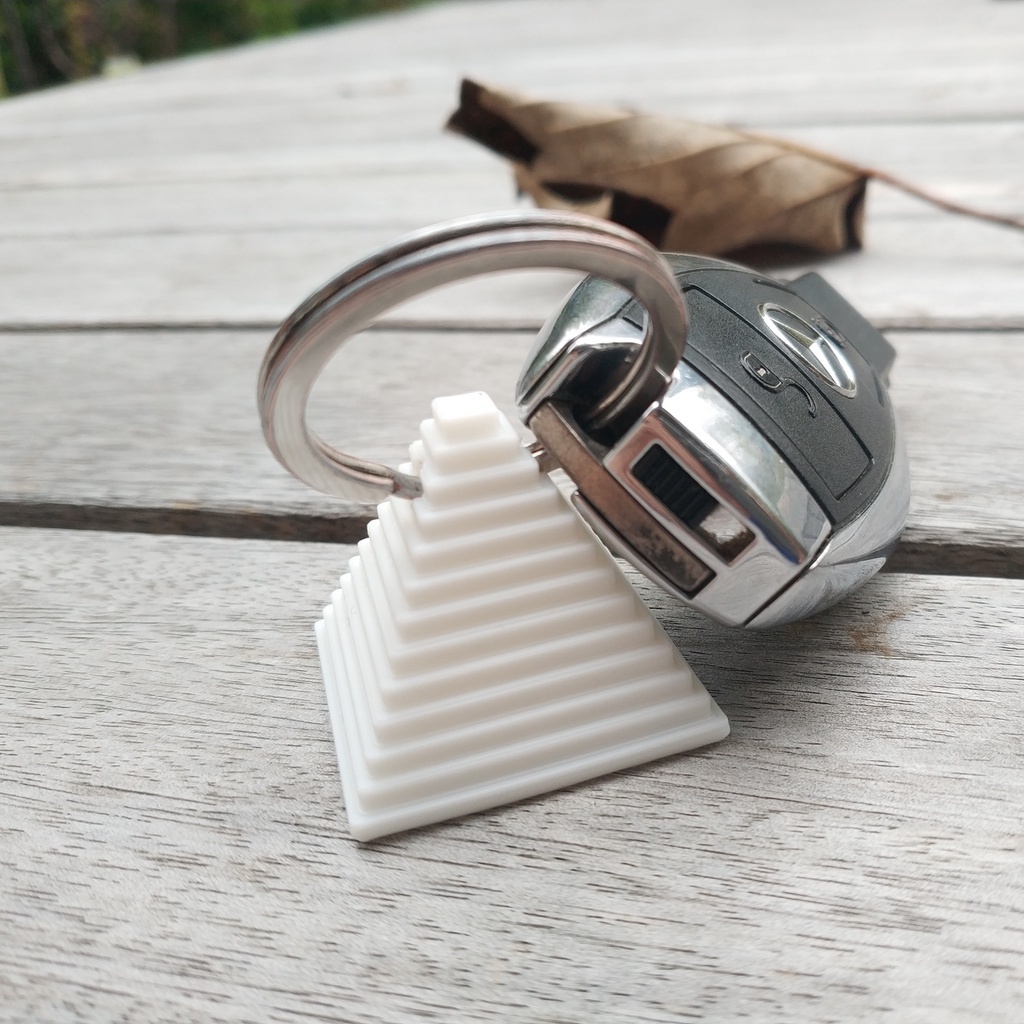 Free 3D file Pyramid Keychain・3D printable object to download・Cults
