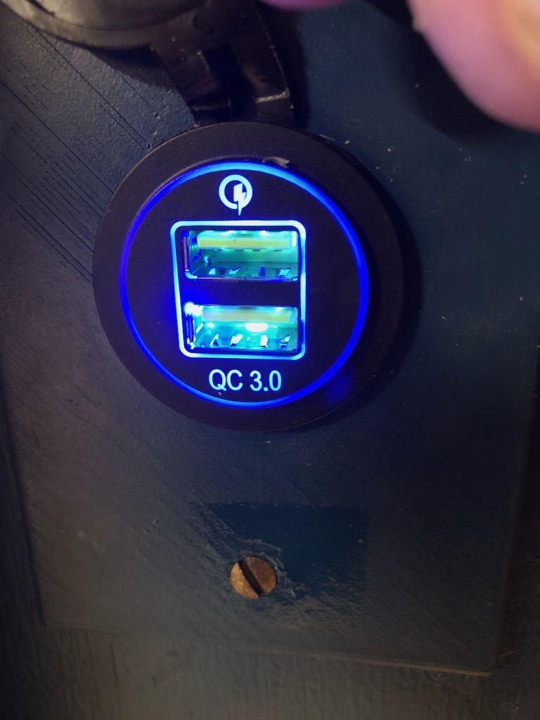 Free 3D file USB Port Panel 💾・Model to download and 3D print・Cults