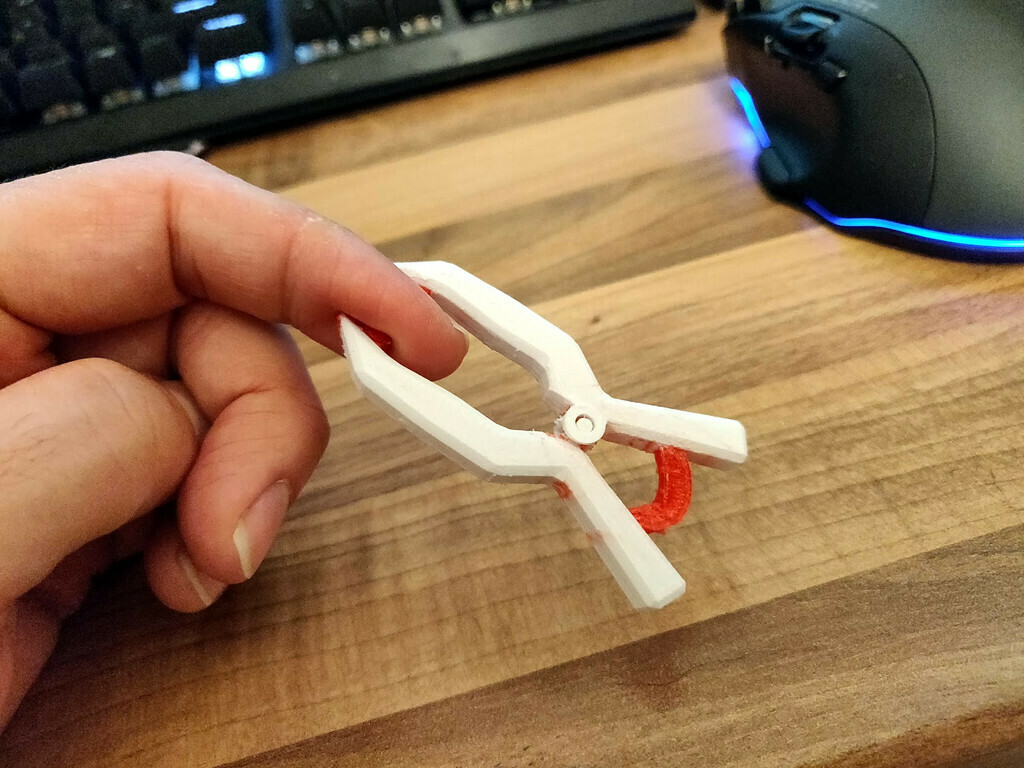 Free 3D file Spring clamp (Print in-place with built in hinge and ...