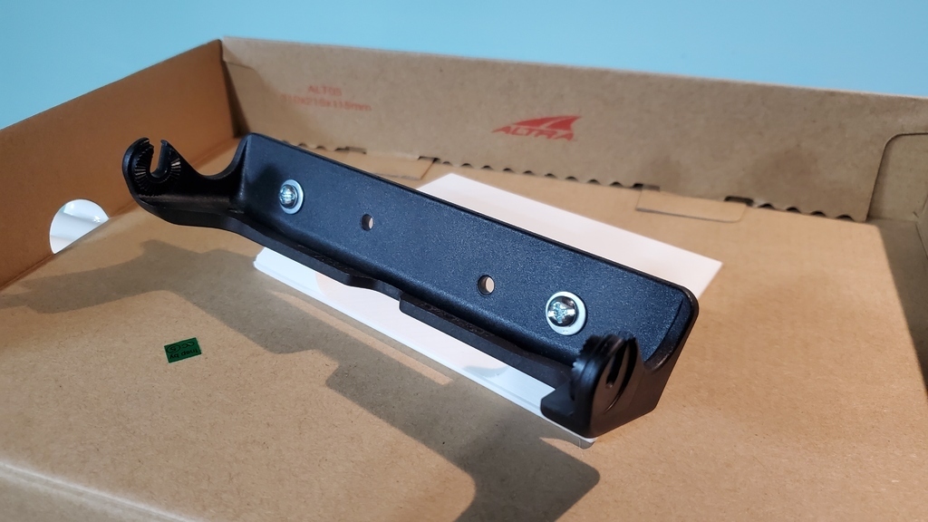 Free 3D file Outback pocket mount for Motorola Waris・Object to download ...