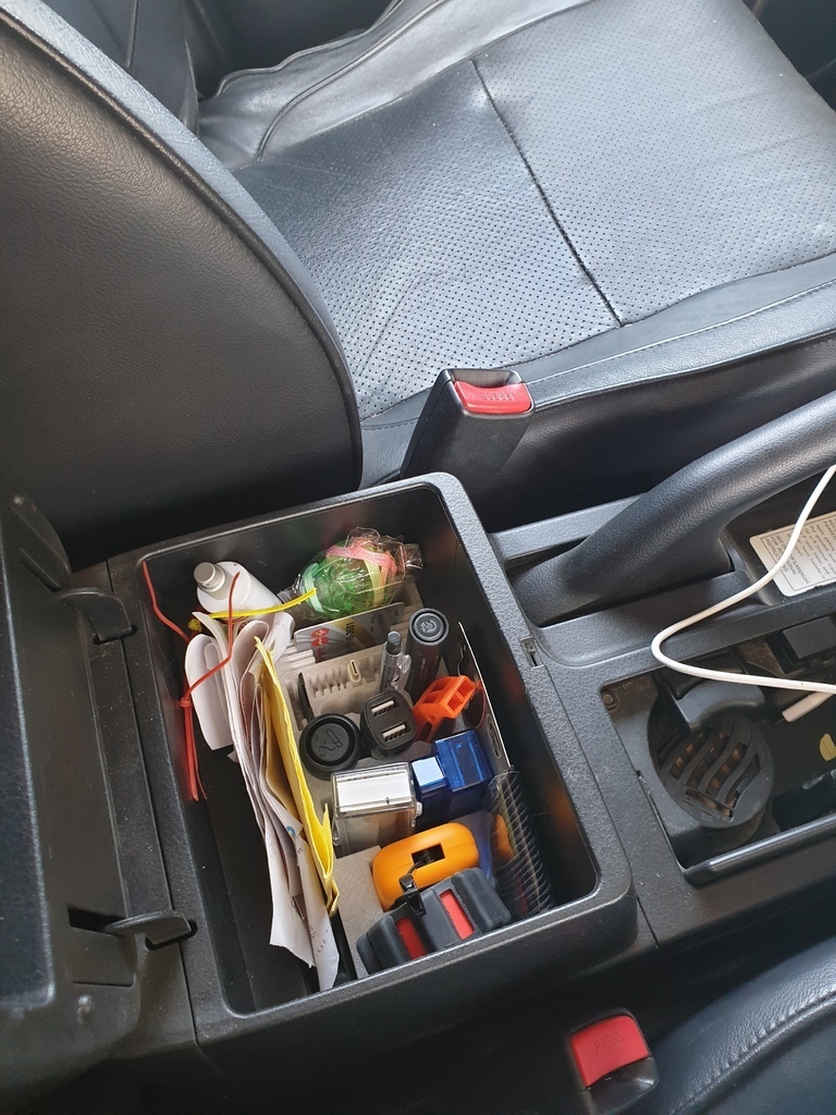 Free 3D file Suzuki Grand Vitara storage box mod・3D printing template ...