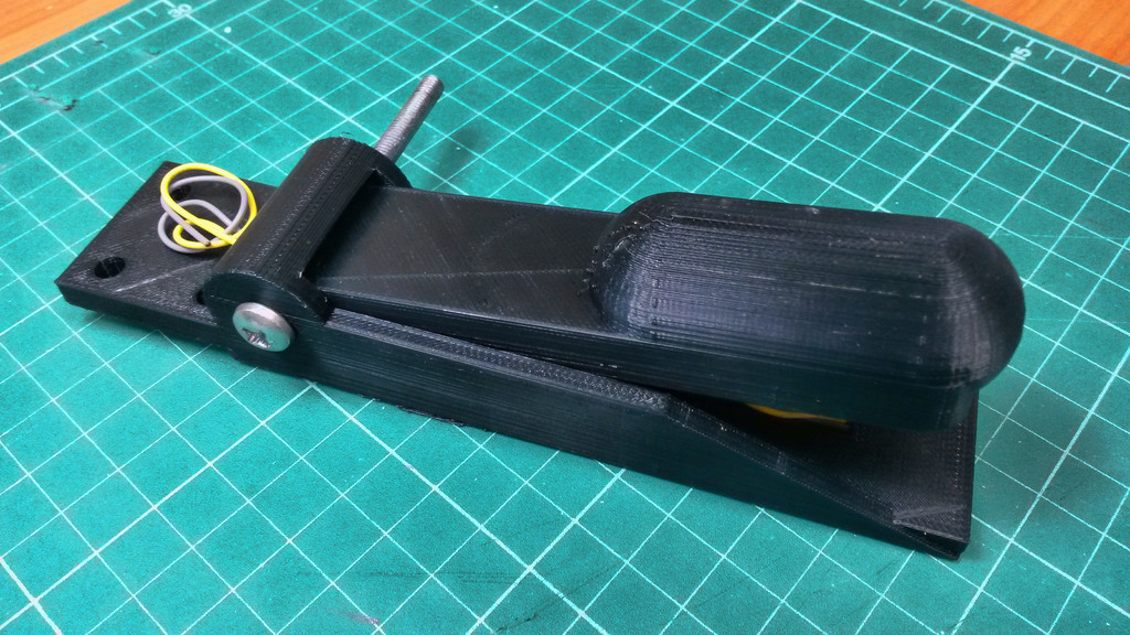 Free 3D file MIDI Bass Pedal Controller (for synth, organ, Hammond ...