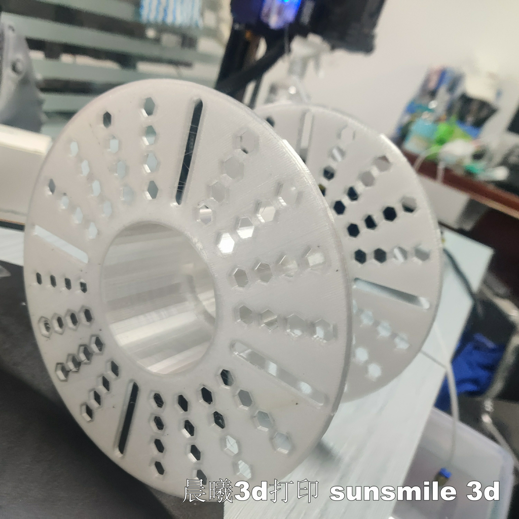 Free 3D file 3D-printable split filament spool/Plastic reel 无盘料盘・3D ...