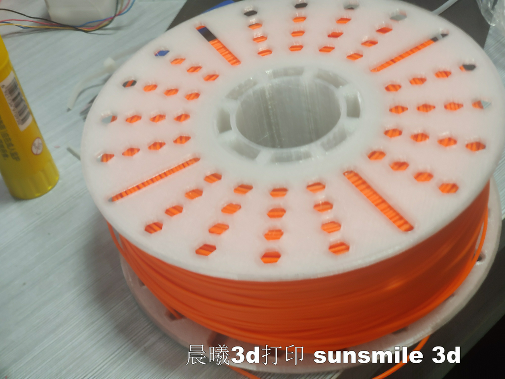 Free 3D file 3D-printable split filament spool/Plastic reel 无盘料盘・3D ...