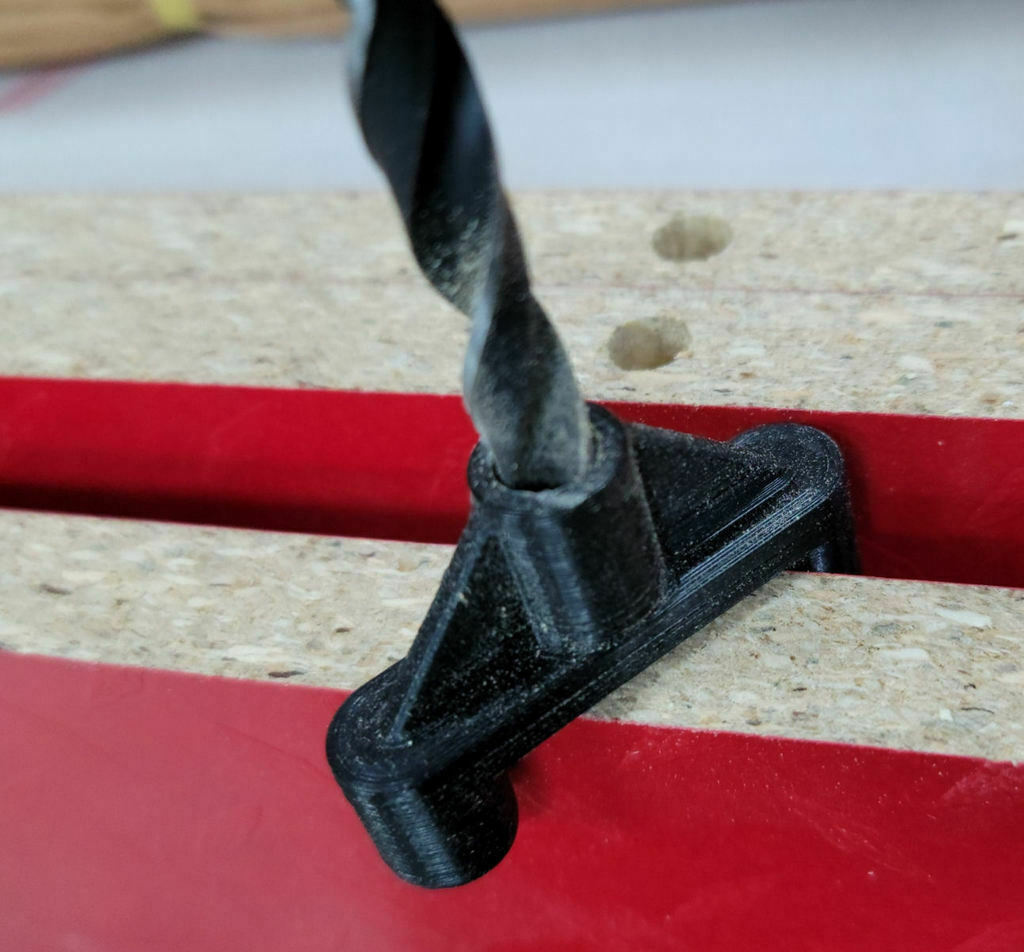 Free 3D file centering 8mm drill jig・3D printing design to download・Cults