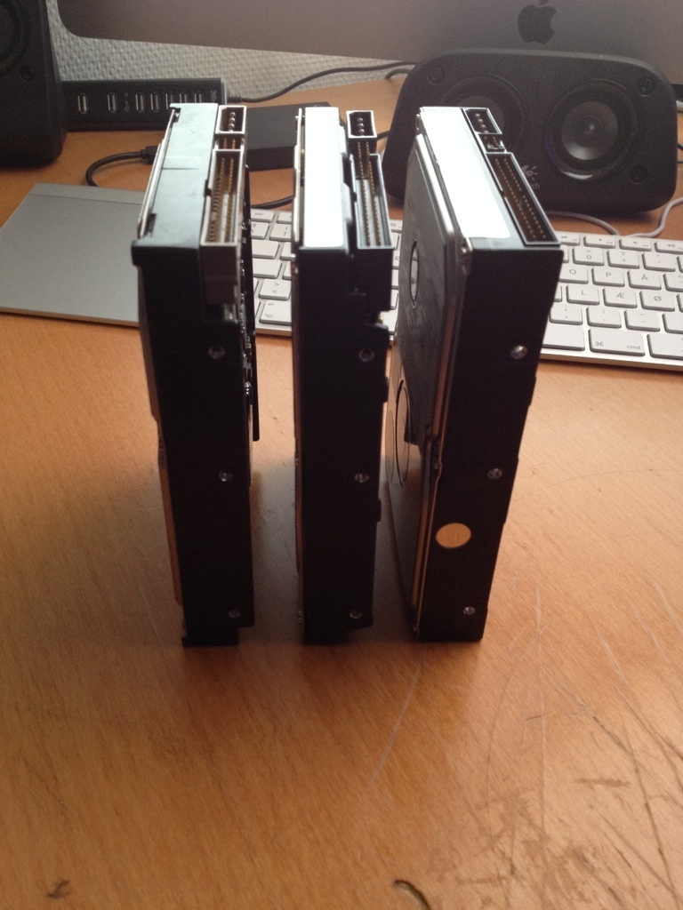 Free 3D file ata harddisk holder・3D printable model to download・Cults