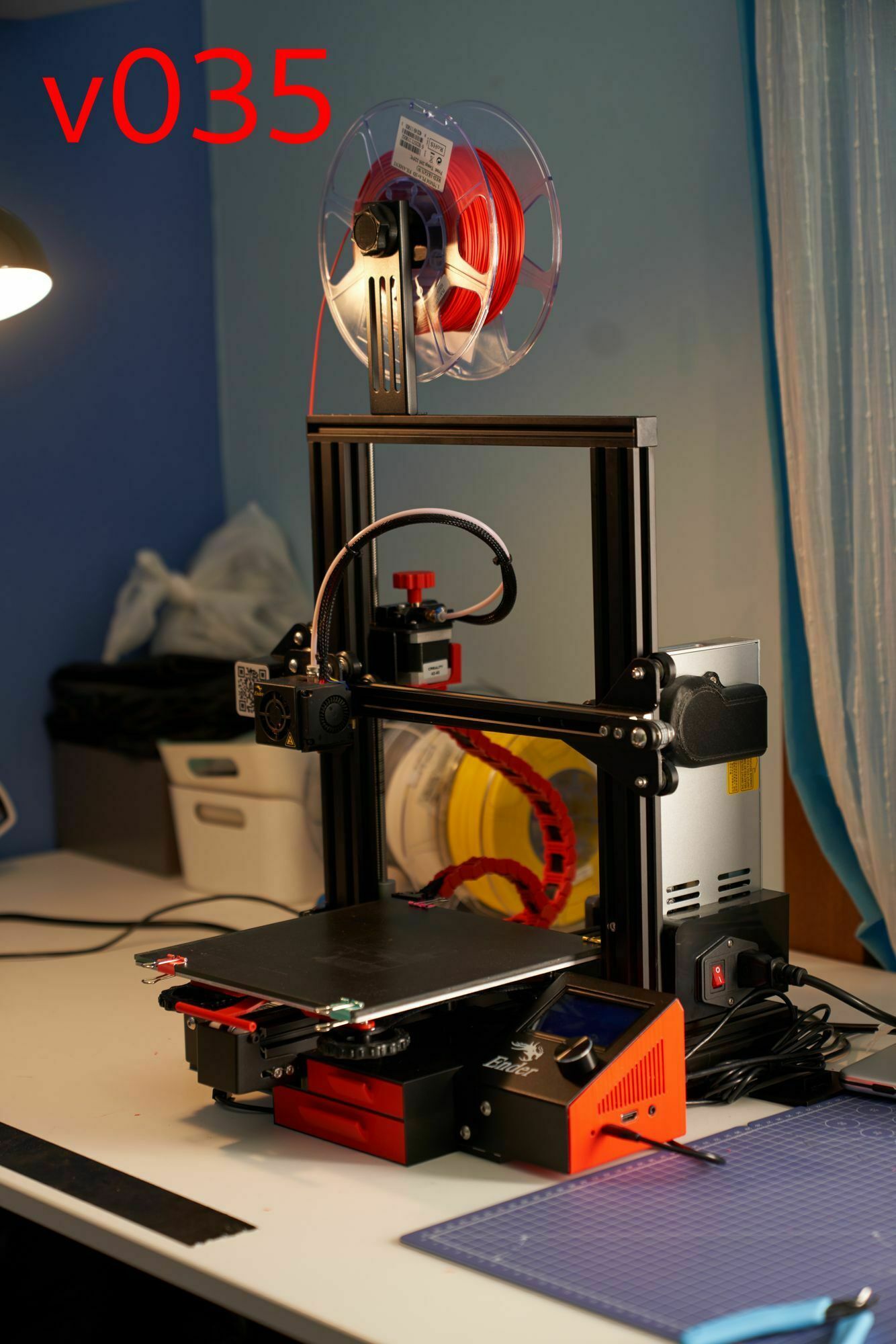 Free 3D file Creality Ender 3 Pro - Raspberry Pi 2/3/4 + LCD Enclosure ...