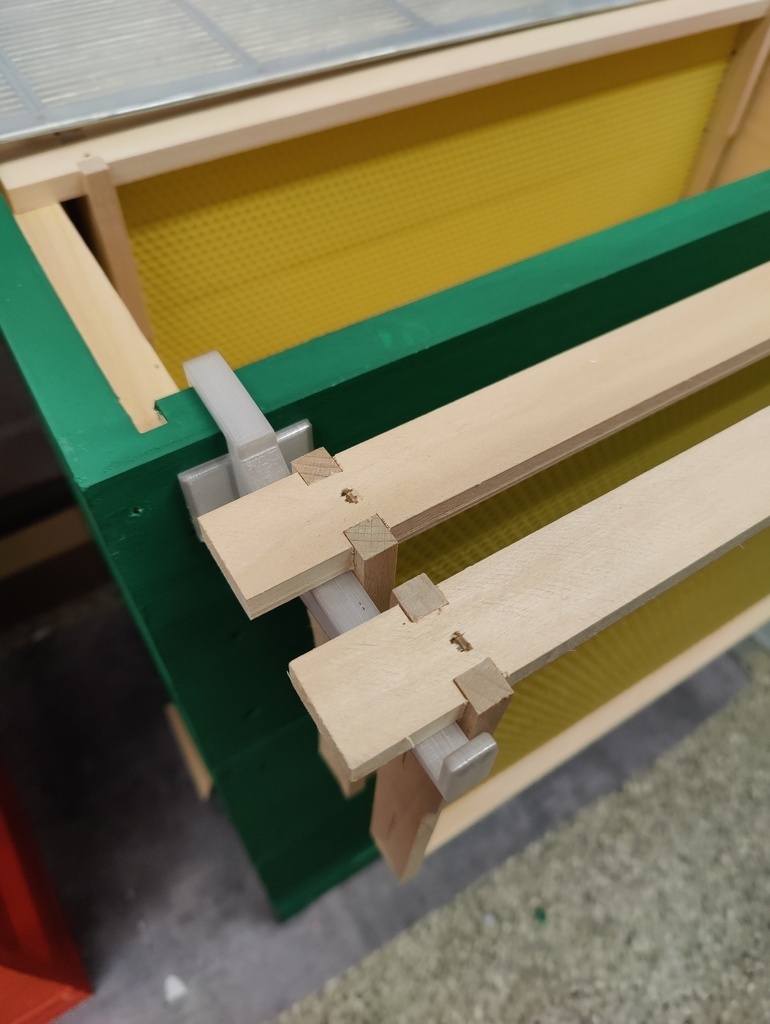 Free 3D file BeeHive_Frame_holder_Zander + stabilization plate 🧞‍♂️・3D ...