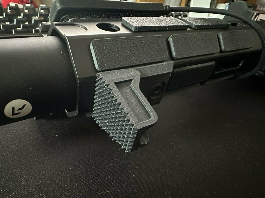 Free 3D file M-LOK Barricade Handstop 🔫・3D print design to download・Cults