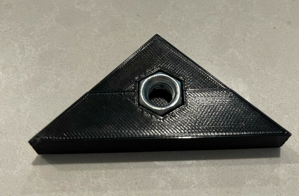 Free 3D file Corner Bracket Nut Holder 🔩・3D printable object to ...