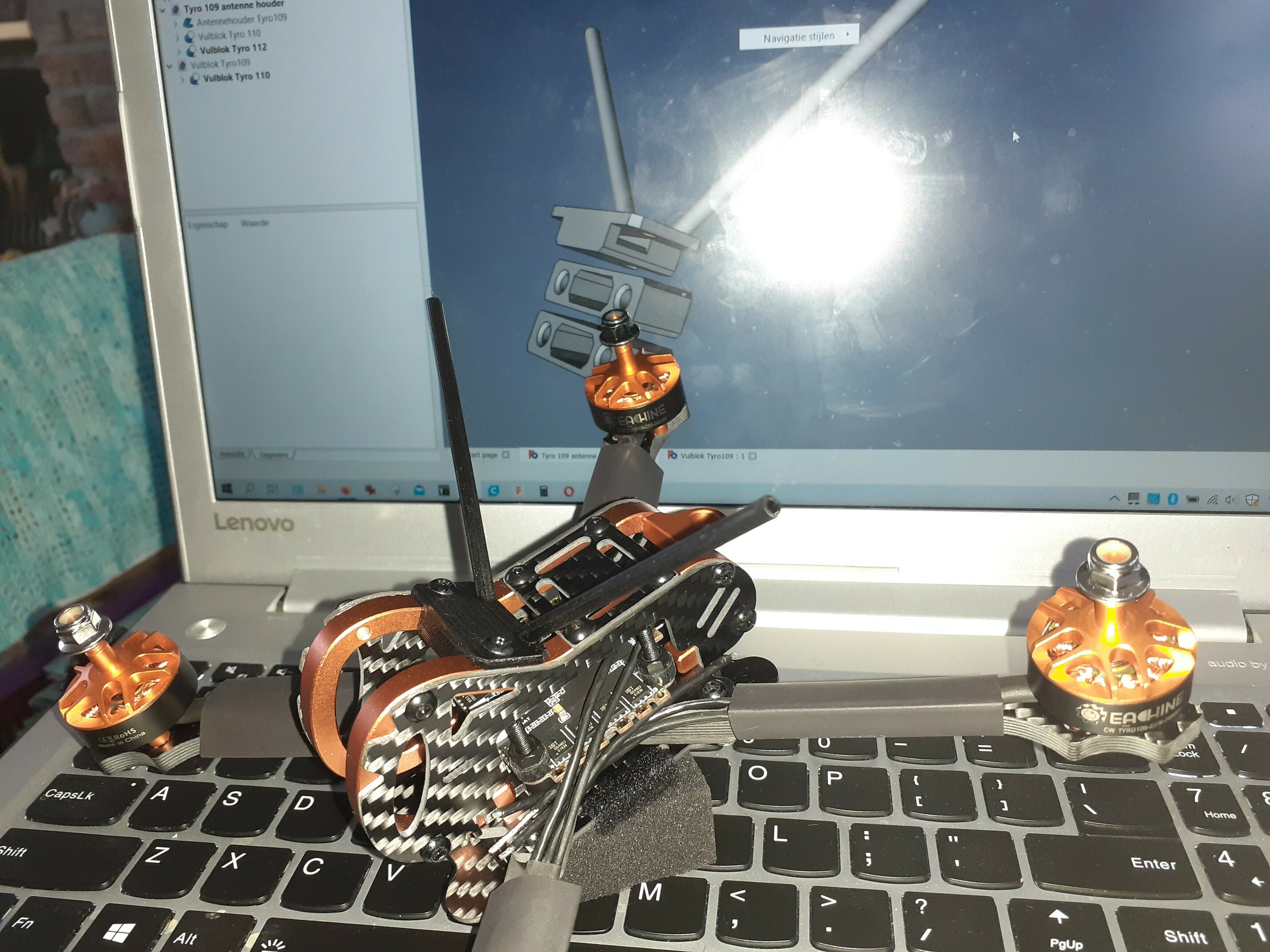 Free 3D file Eachine Tyro 109 Antennaholder and battery plate spacer 🔋 ...