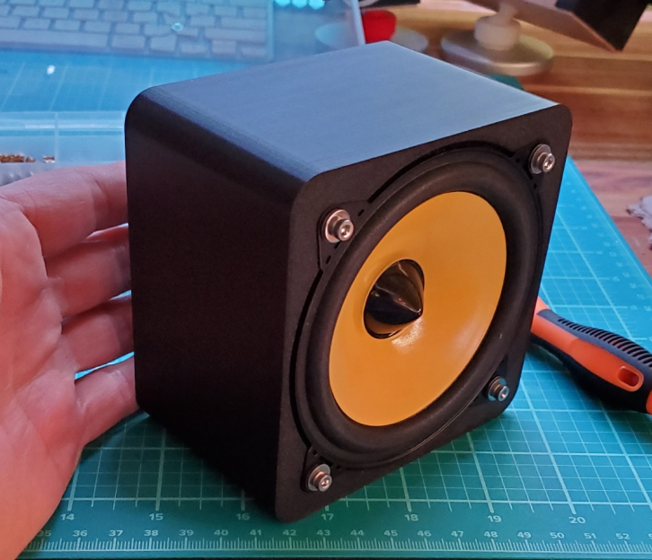Free 3D file 4 inch speaker enclosure 🔉・3D printing idea to download・Cults